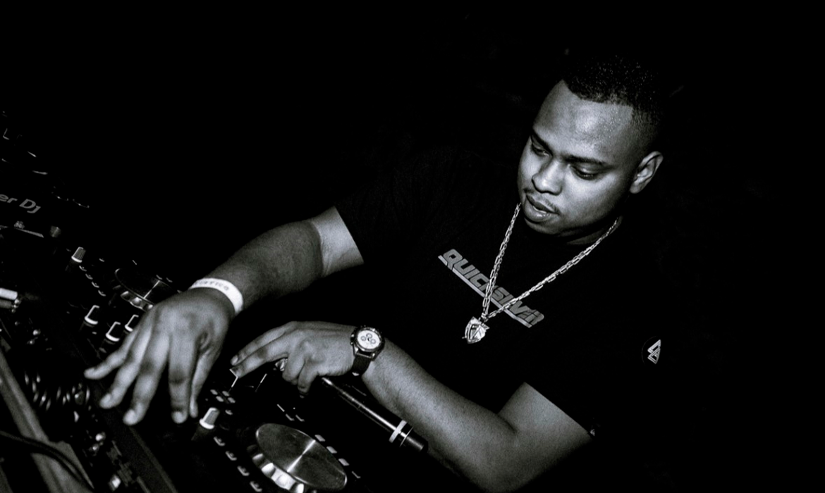 DJ Mumu do Tuiuti: Pioneiro do Afrofunk no Cenário Musical - Jornal ...